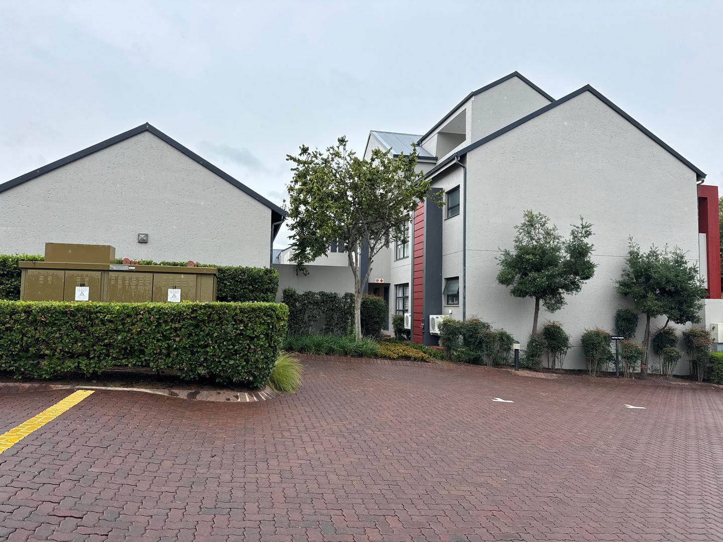 3 Bedroom Apartment / flat for sale in Paulshof - P24-117025278