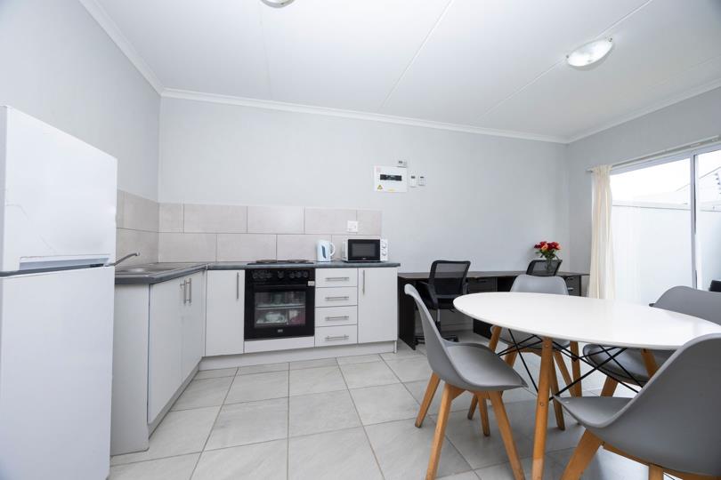 2 Bedroom Apartment / flat for sale in Mooiberge - P24-117025335