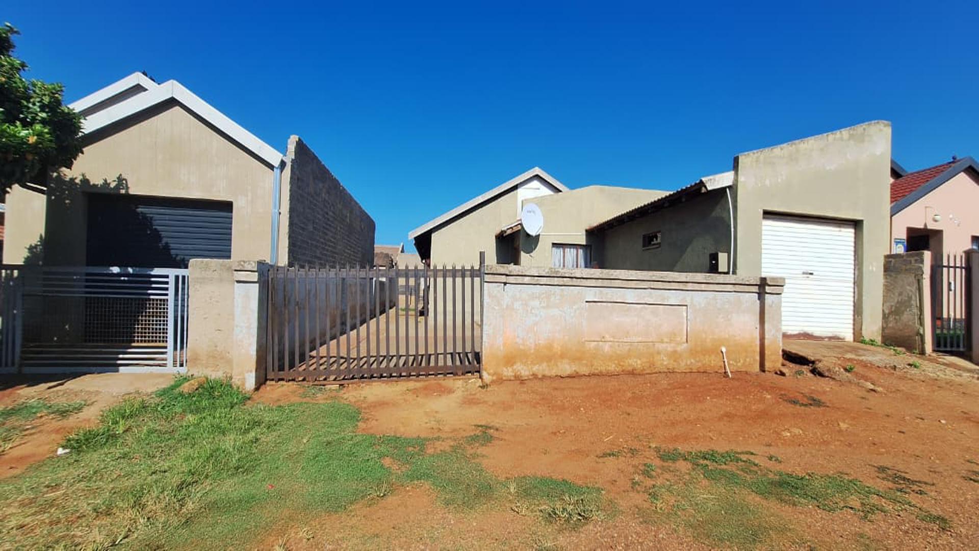 3 Bedroom House for sale in Sebokeng Zone 3 - P24-117025769