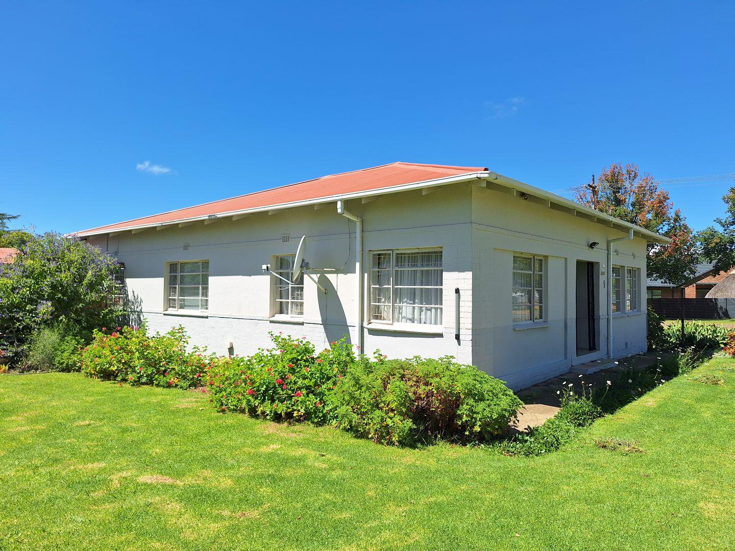 3 Bedroom House for sale in Volksrust - P24-117027971