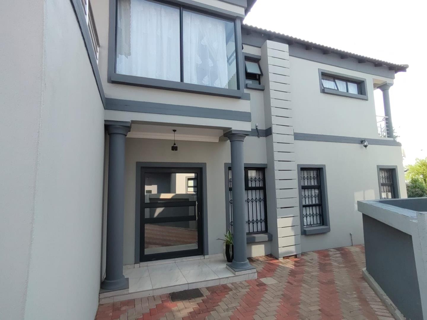 3 Bedroom House for sale in Amandasig - P24-116508418