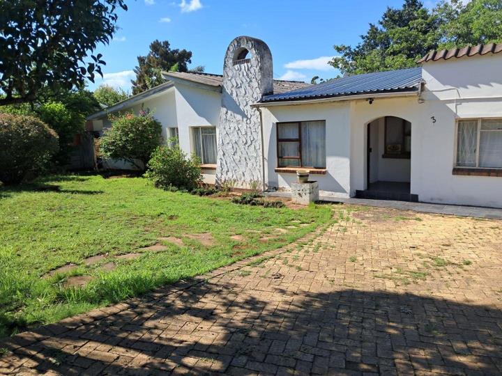 4 Bedroom House for sale in Grahamstown Central - P24-117055338