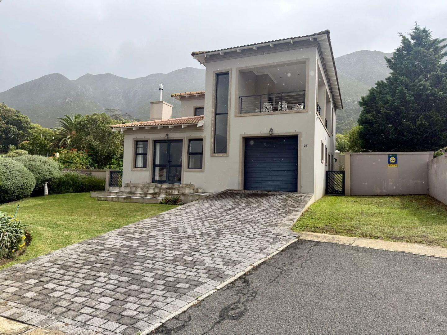 3 Bedroom House for sale in Onrus - 29 Lobelia Street - P24-117055344