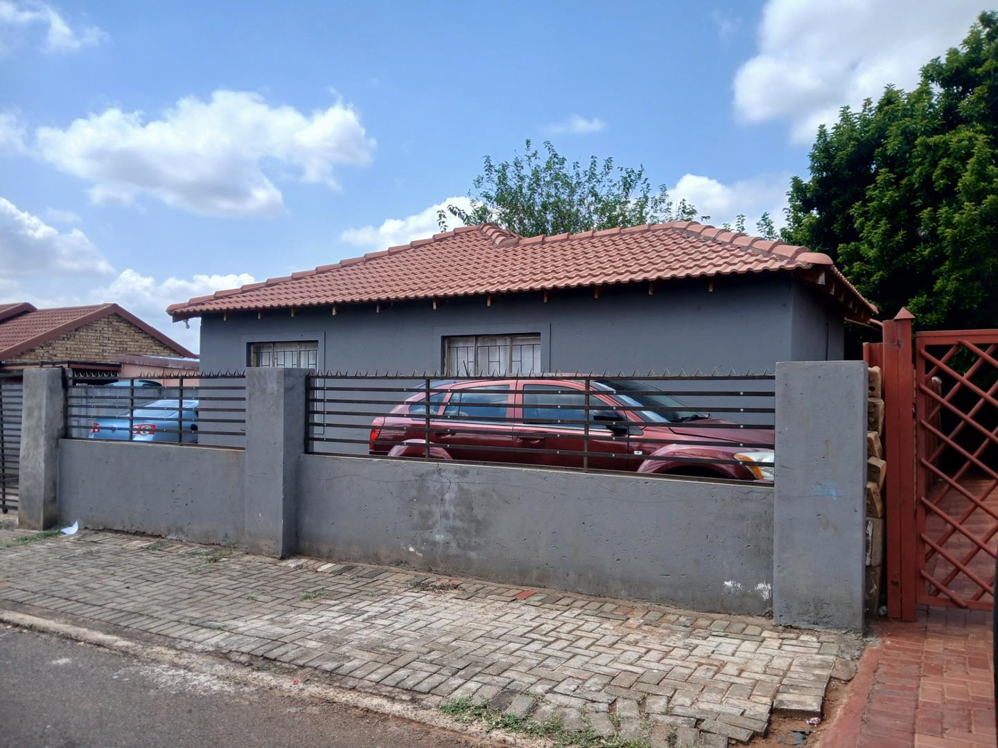 3 Bedroom House for sale in Geelhoutpark - P24-117059687
