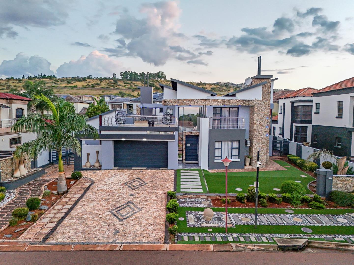 5 Bedroom House for sale in Amandasig - P24-117061614