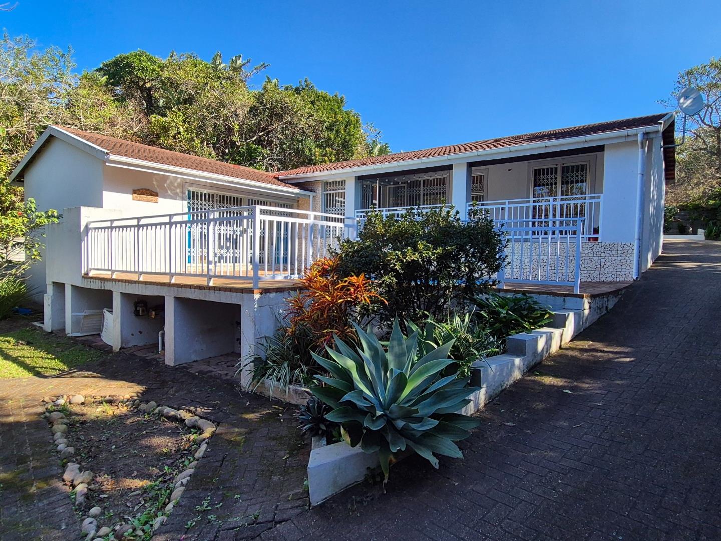 4 Bedroom House for sale in Leisure Bay - 432 Sherringham Crescent ...