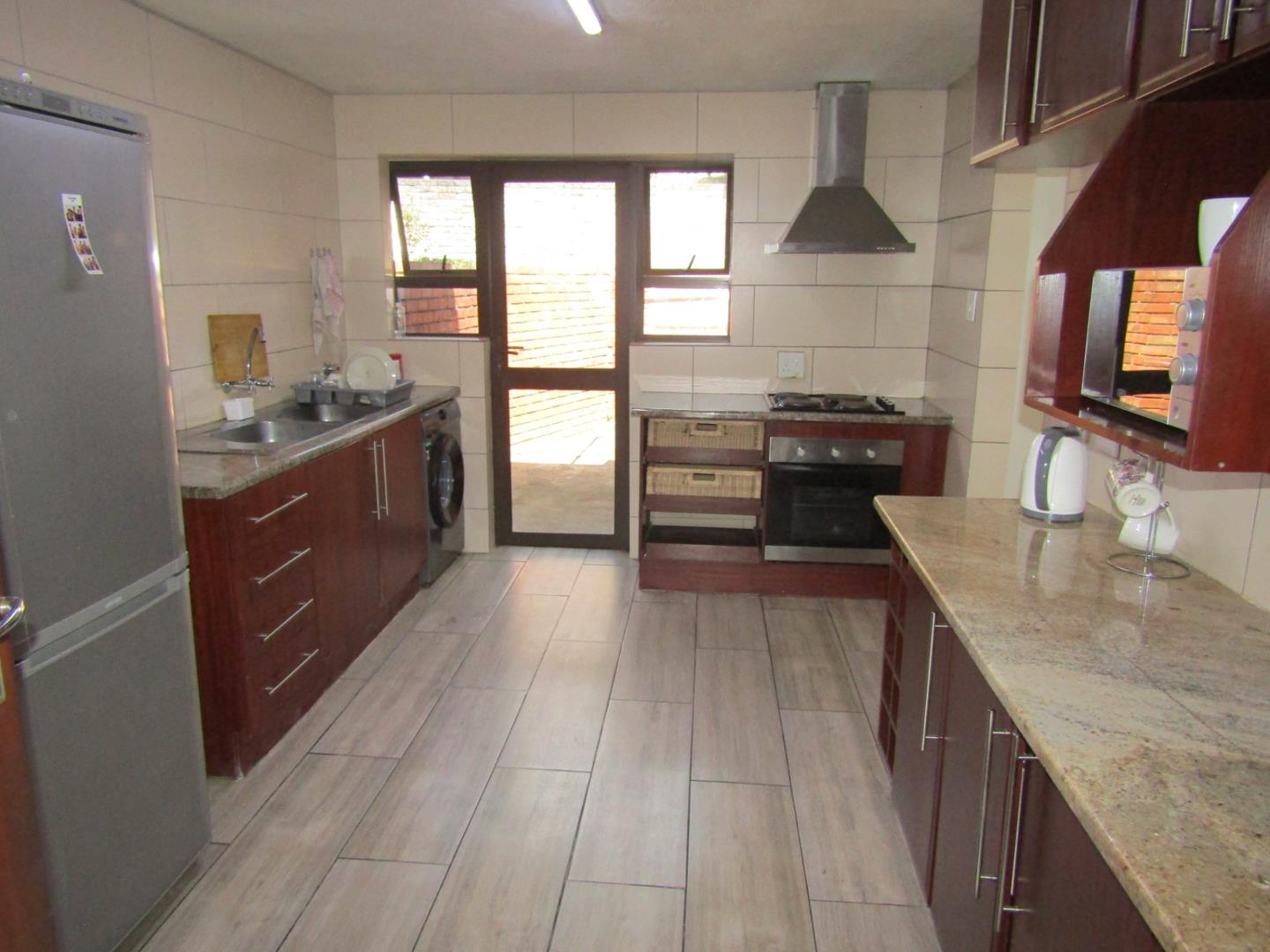 3 Bedroom Townhouse for sale in Corlett Gardens - P24-117068737