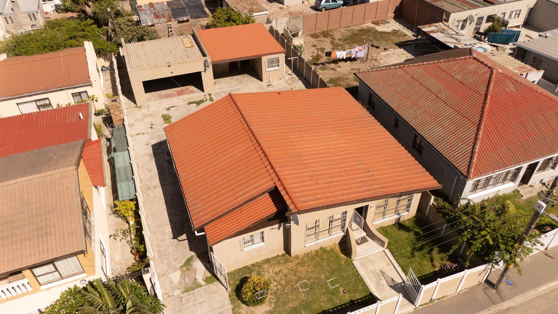 4 Bedroom House for sale in Ravensmead - P24-117070290