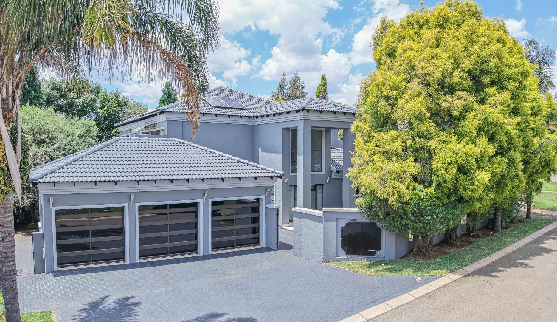 5 Bedroom House for sale in Ruimsig - P24-116909890