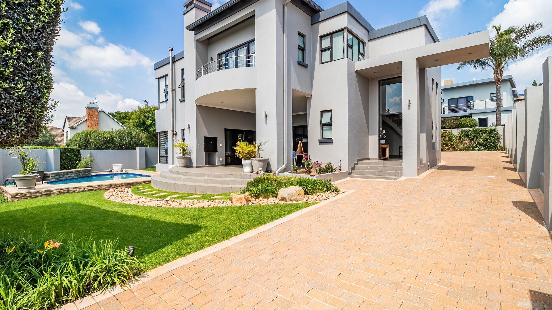 5 Bedroom House for sale in Greenstone Hill - P24-117080955