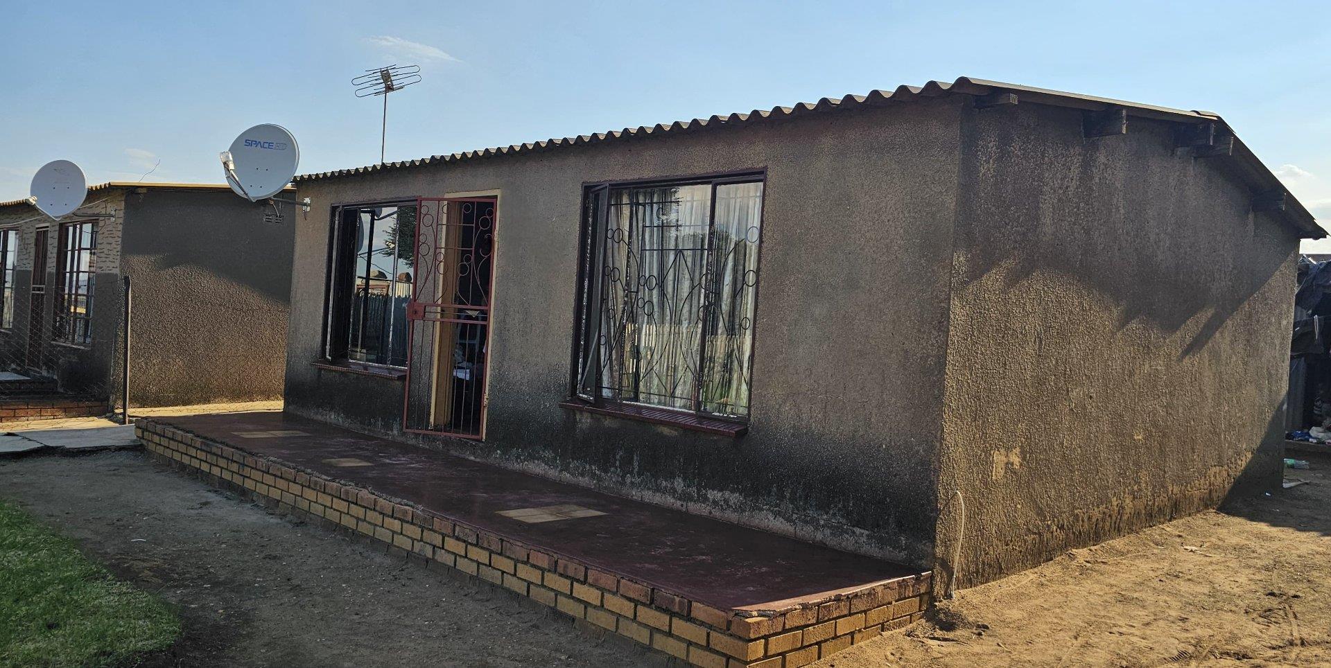 2 Bedroom House for sale in Tsakane Central - P24-117086950