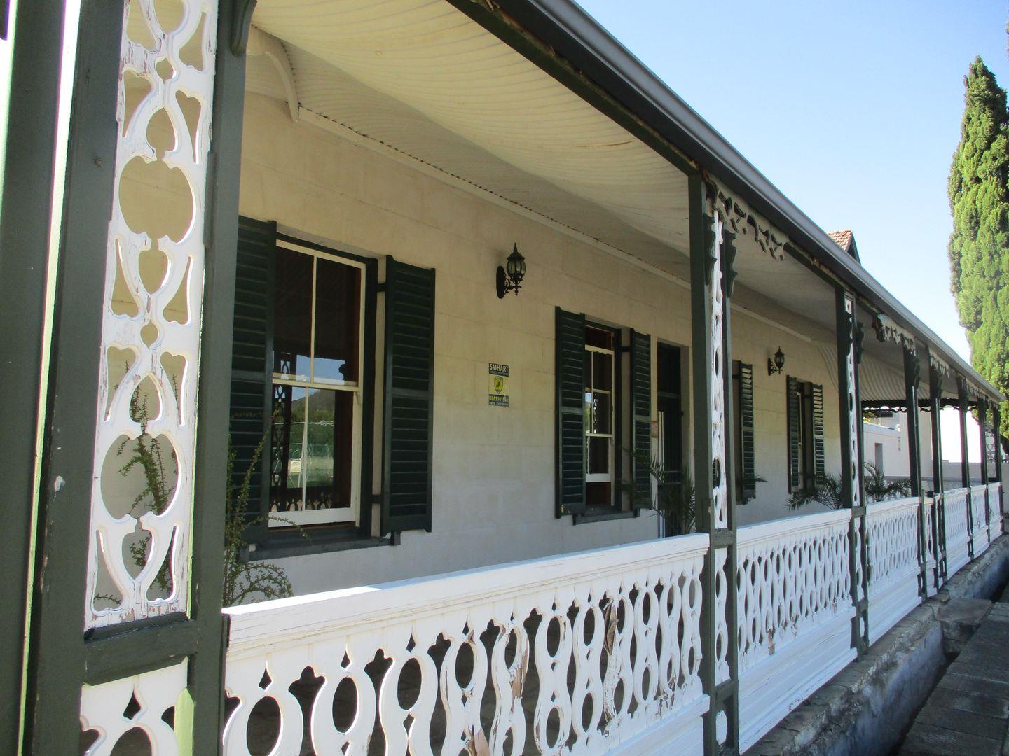 5 Bedroom House for sale in Graaff-Reinet - P24-117111196