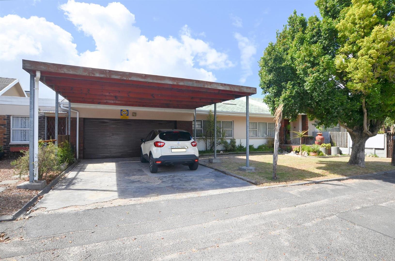 4 Bedroom House for sale in Parow North - P24-116972251