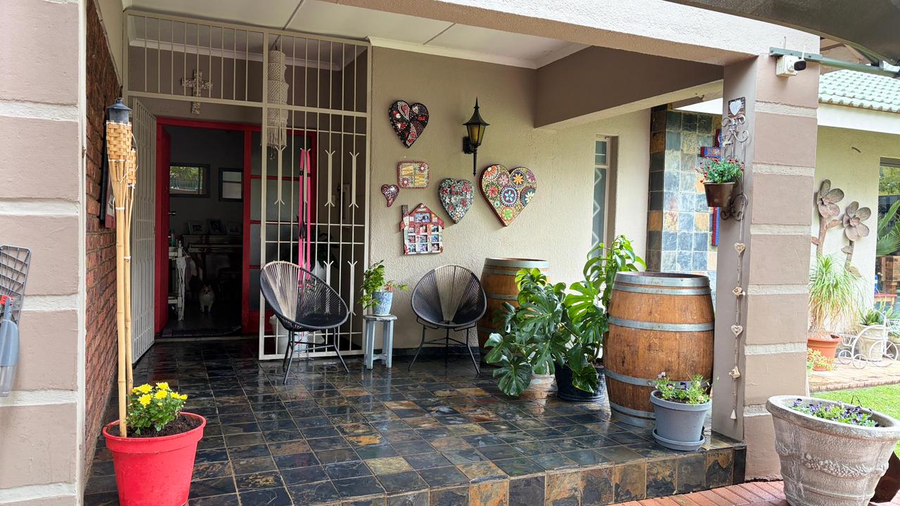 5 Bedroom House for sale in Potchefstroom Central - P24-115704785