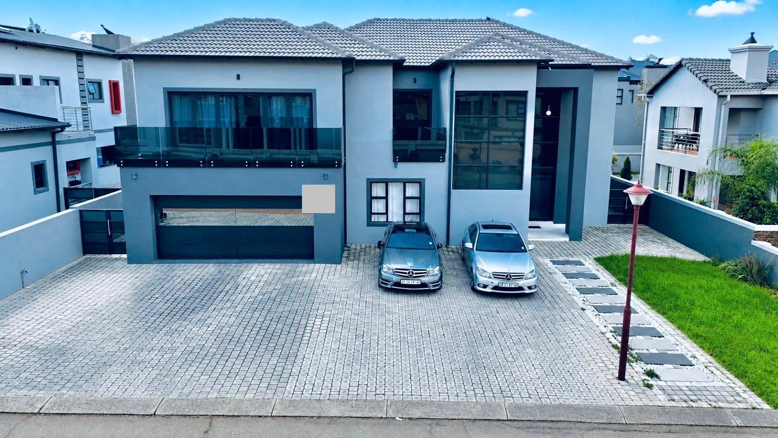 5 Bedroom House for sale in Amandasig - P24-115745546