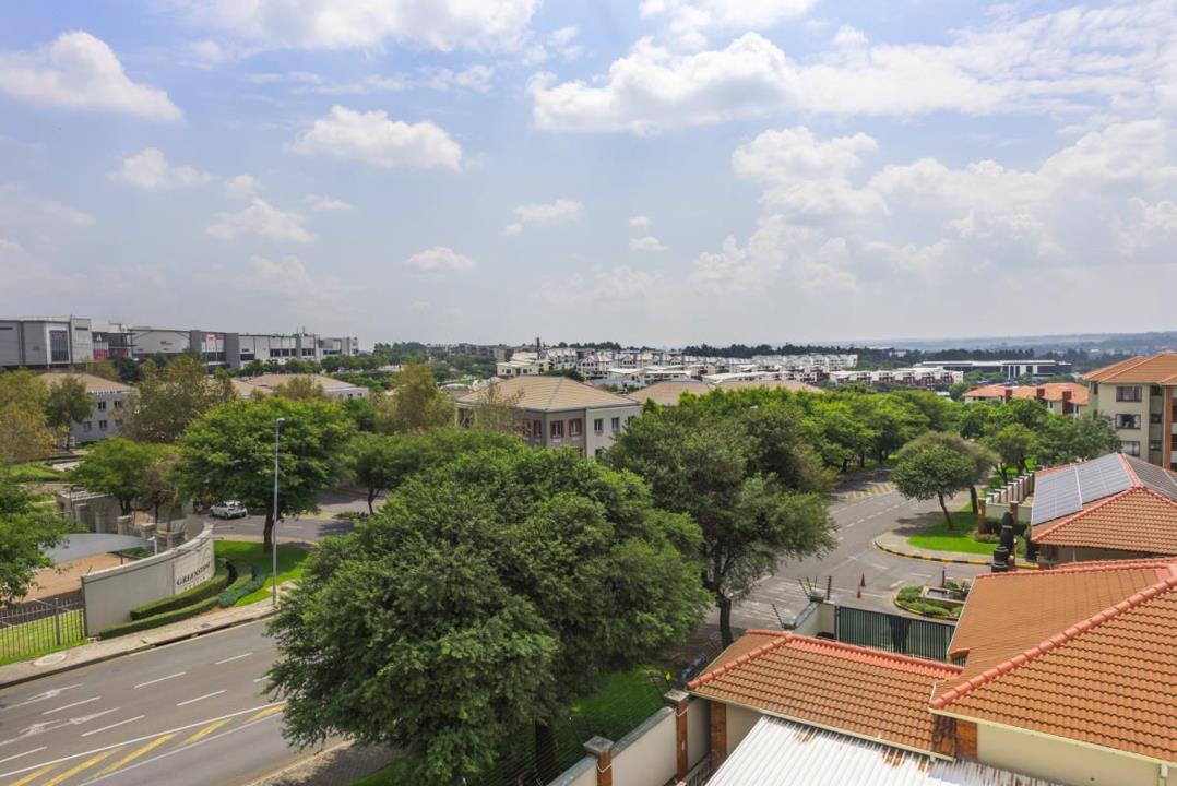 2 Bedroom Apartment / flat for sale in Greenstone Hill - P24-117240870