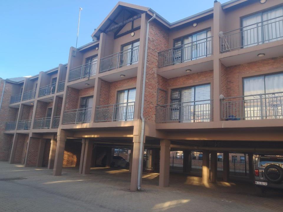 2 Bedroom Apartment / flat for sale in Van Der Hoff Park - P24-117249702