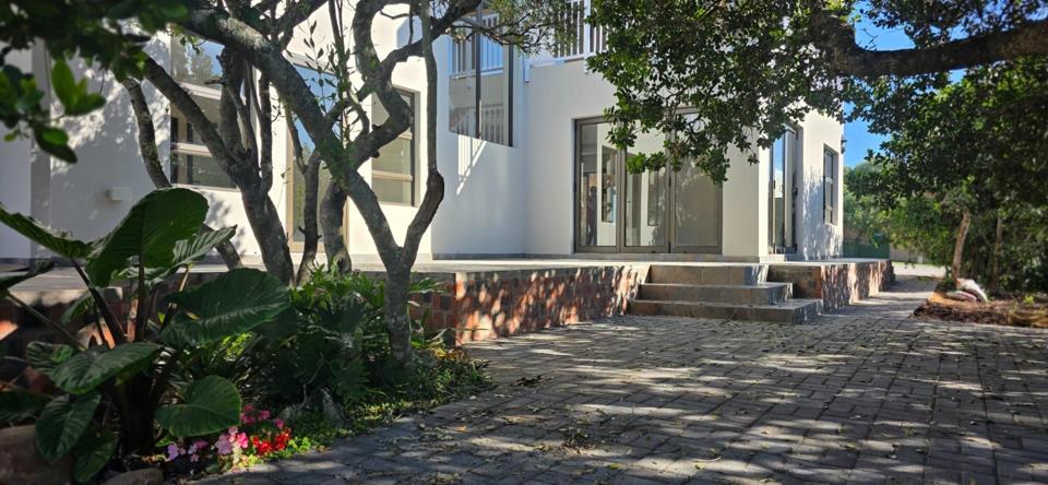 4 Bedroom House for sale in Stilbaai Wes - P24-117252504
