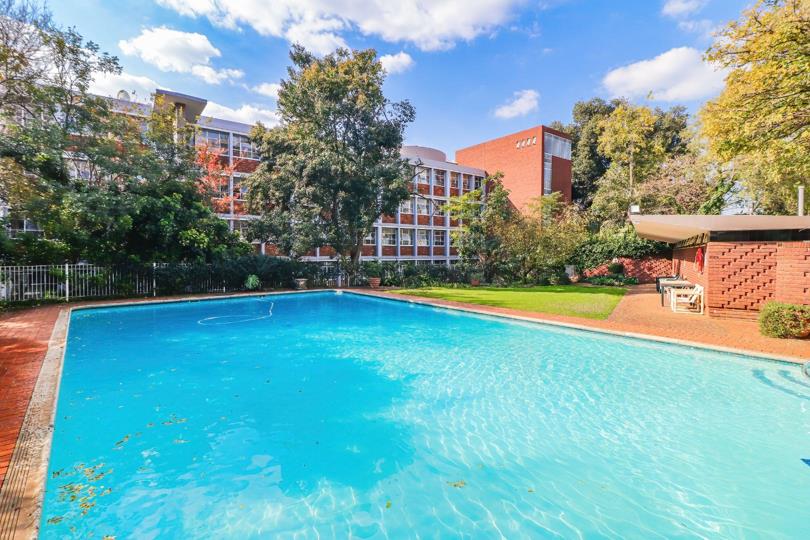 3 Bedroom Apartment / flat for sale in Fairway - P24-117268405