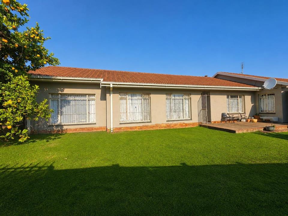 4 Bedroom House for sale in Fauna - P24-117326276